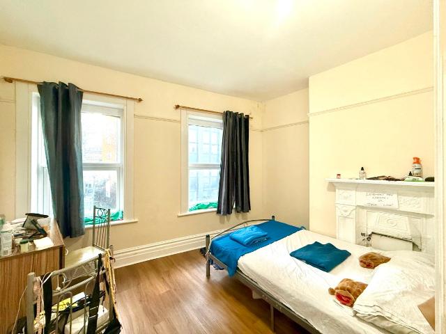 Station Road, New Barnet, Barnet EN5, 2 bed flat to rent, £1,500 pcm | PrimeLocation