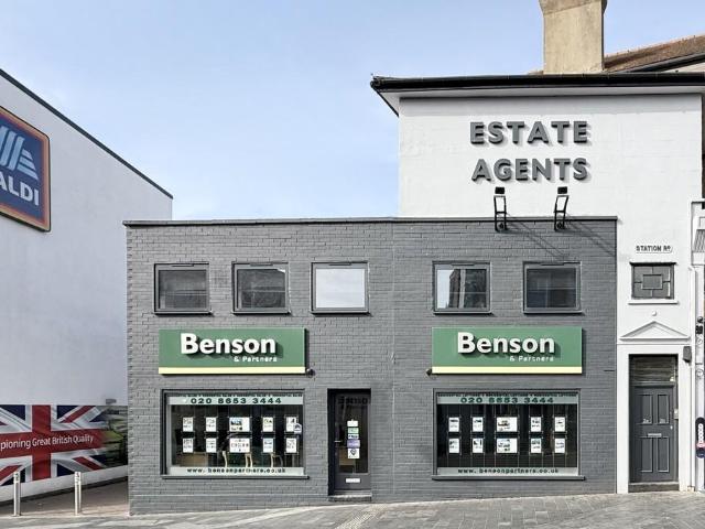 Station Road, South Norwood 2 bed maisonette to rent £1,775 pcm £410 pw