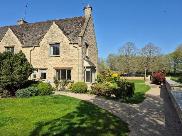 Station Road, Shipton Under Wychwood. 2 bed retirement property to rent £1,495 pcm £345 pw