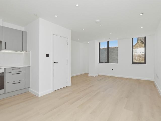 Station Road, Sidcup DA15, 1 bed flat to rent, £1,500 pcm | PrimeLocation