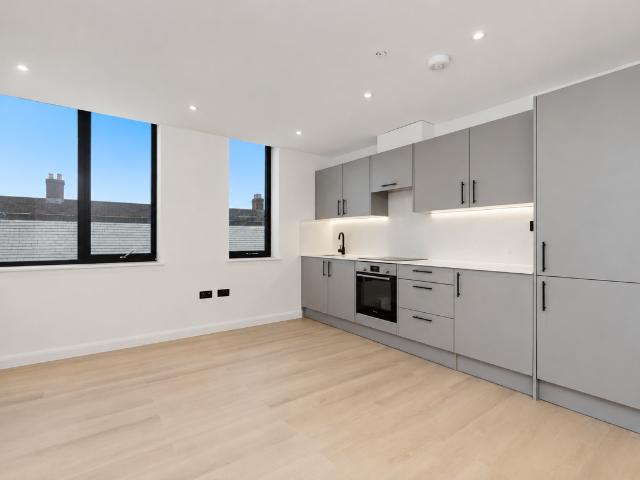 Station Road, Sidcup DA15, 2 bed flat to rent, £1,875 pcm | PrimeLocation