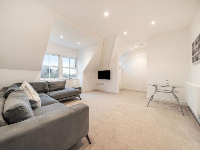 Station Road, Sidcup DA15, Room to rent, £1,000 pcm | PrimeLocation