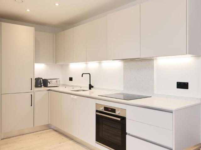 Station Road, Station Road SW19 3 bed flat to rent £4,025 pcm £929 pw
