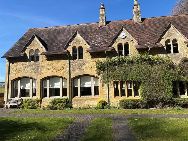 Station Road, Stow On The Wold 4 bed semi detached house to rent £2,450 pcm £565 pw