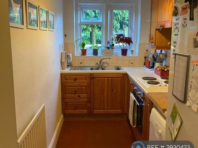 Station Road, Stow On The Wold. 2 bed semi detached house to rent £1,550 pcm £358 pw