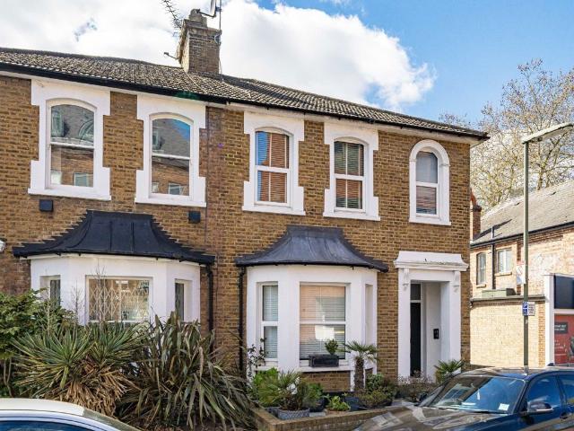 Station Road, Sunbury On Thames TW16, 2 bed flat to rent, £1,795 pcm | PrimeLocation