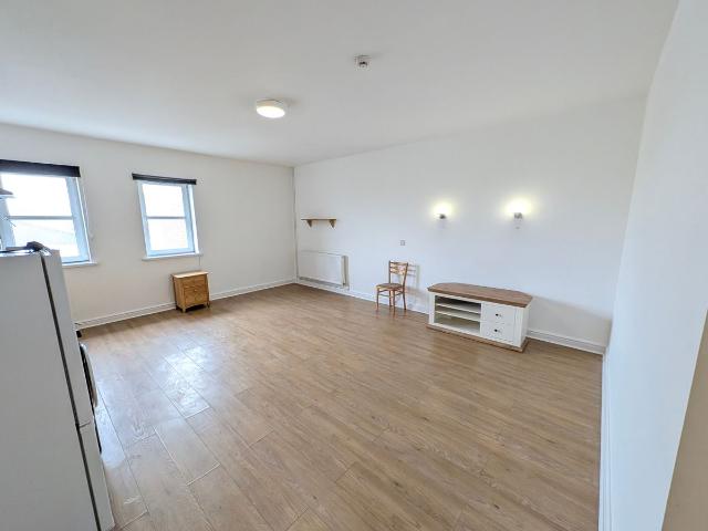 Station Road, Swansea SA4, Studio to rent, £550 pcm | PrimeLocation