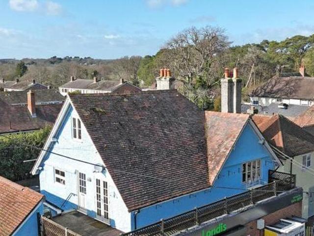 Station Road, Sway, 2 Bedroom Maisonette