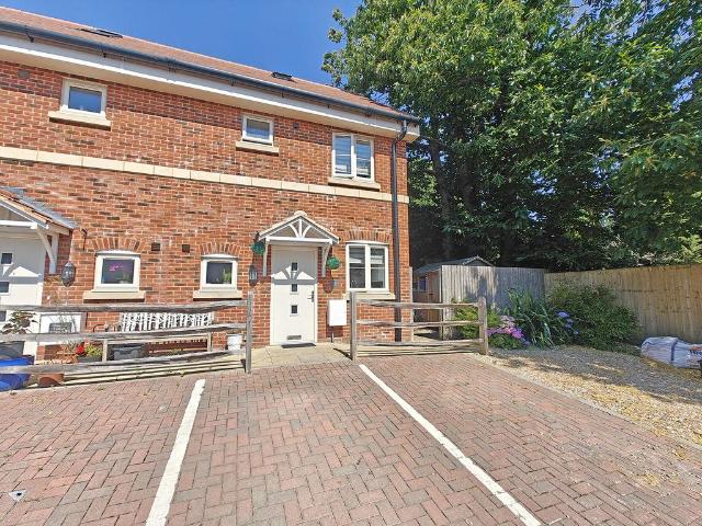Station Road, Sway 3 bed village house to rent £1,900 pcm £438 pw