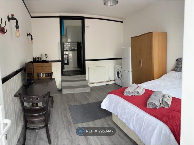 Station Road, Portslade BN41, Studio to rent, £999 pcm | PrimeLocation