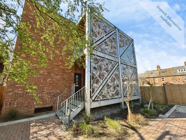 Station Road Paddock Wood TN12 2 bed apartment to rent £1,550 pcm £358 pw