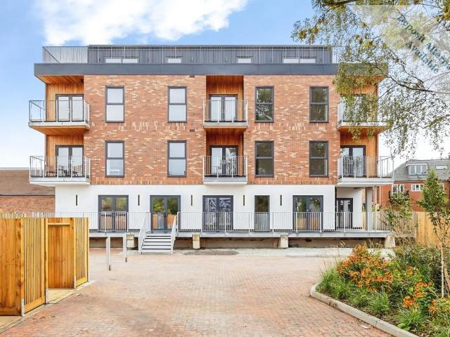 Station Road Paddock Wood TN12 2 bed apartment to rent £1,600 pcm £369 pw