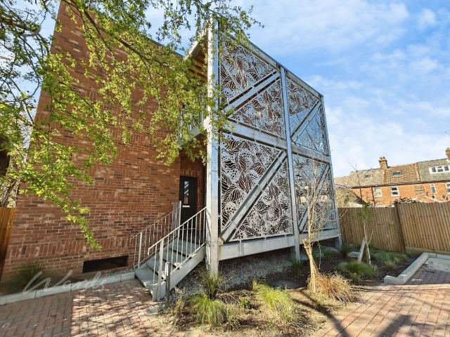 Station Road, Paddock Wood, Tonbridge TN12, 2 bed flat to rent, £1,600 pcm | PrimeLocation