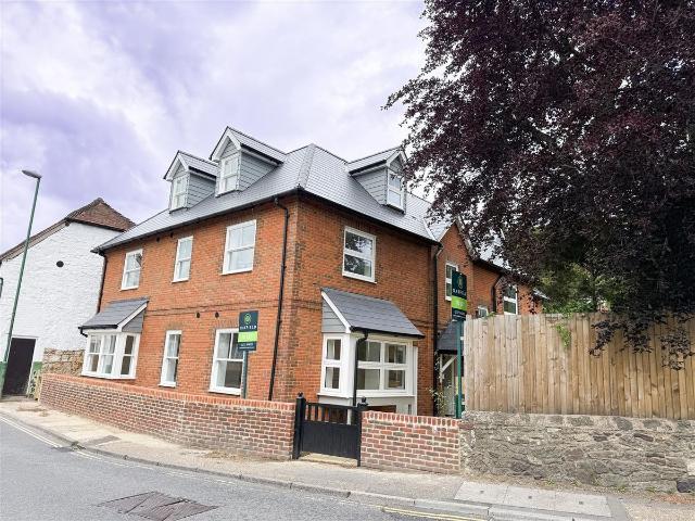 Station Road, Pulborough RH20, 2 bed flat to rent, £1,350 pcm | PrimeLocation