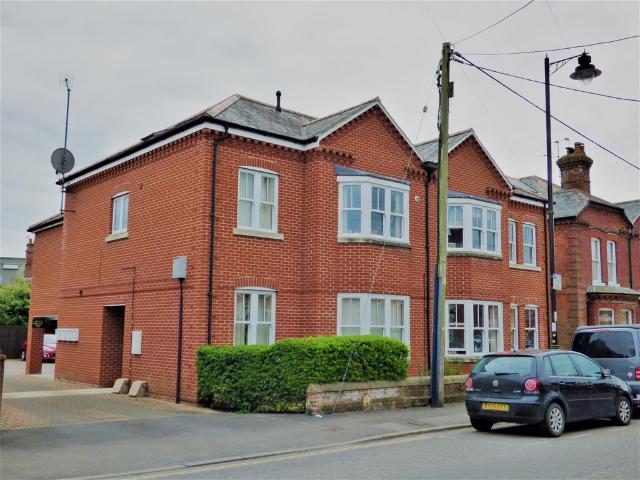 Station Road, Romsey SO51 2 bed apartment to rent £1,395 pcm £322 pw