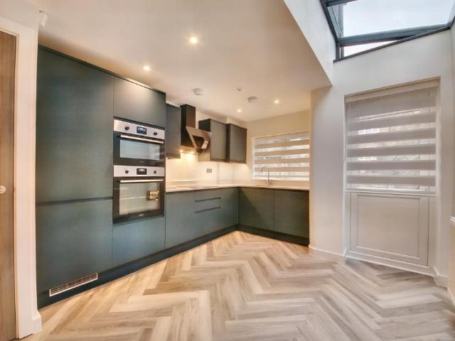 Station Road, Radlett WD7 3 bed terraced house to rent £2,750 pcm £635 pw