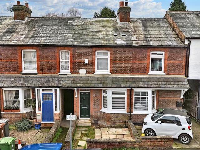 Station Road, Radlett WD7 3 bed terraced house to rent £2,750 pcm £635 pw