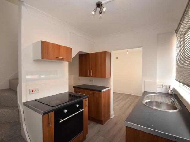 Station Road, Rainham, Gillingham ME8, 1 bed flat to rent, £1,050 pcm | PrimeLocation