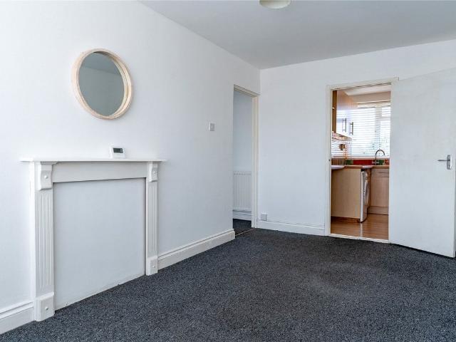 Station Road, Rainham ME8, 1 bed flat to rent, £875 pcm | PrimeLocation