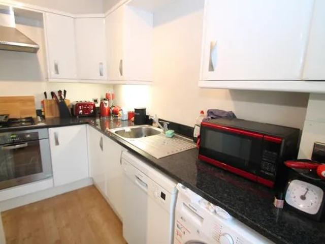 Station Road, Redhill, RH1