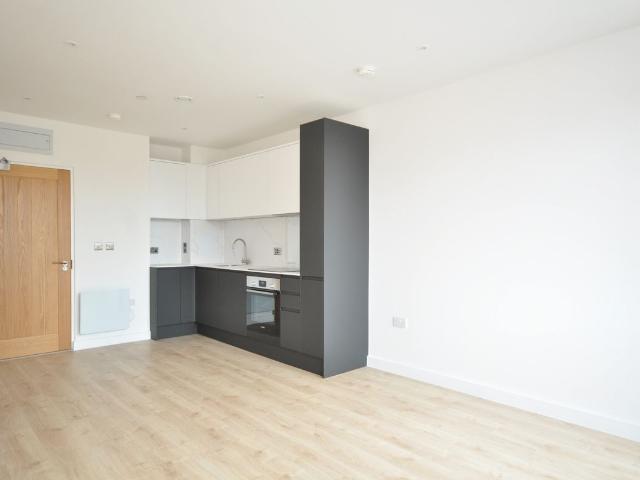 Station Road, Redhill RH1, 1 bed flat to rent, £1,250 pcm | PrimeLocation