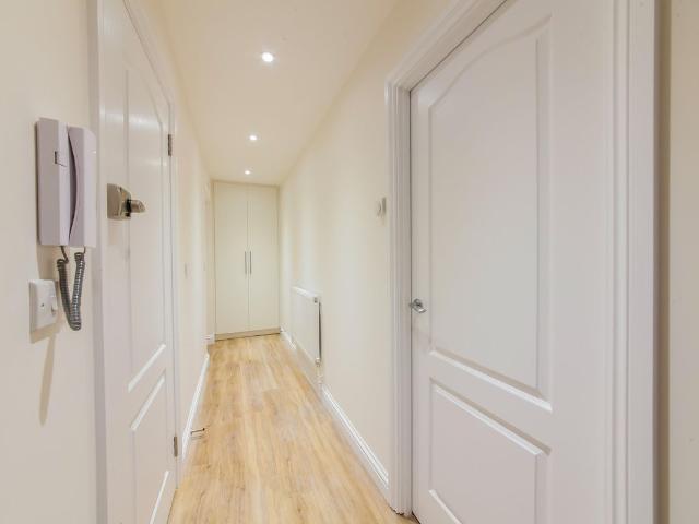 Station Road, Redhill RH1, 1 bed flat to rent, £1,400 pcm | PrimeLocation