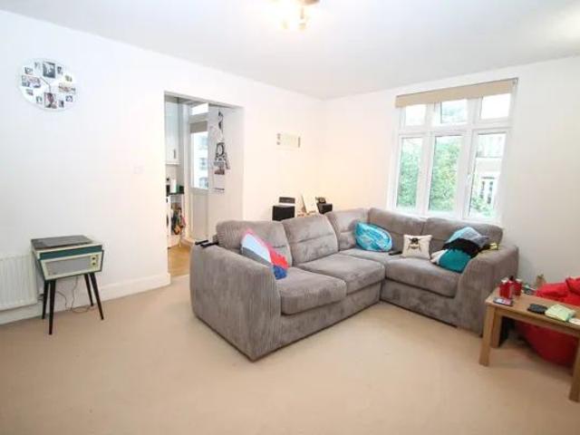 Station Road, Redhill, RH1