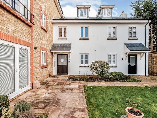Station Road, Worthing, BN11 2 bed flat to rent £1,450 pcm £335 pw