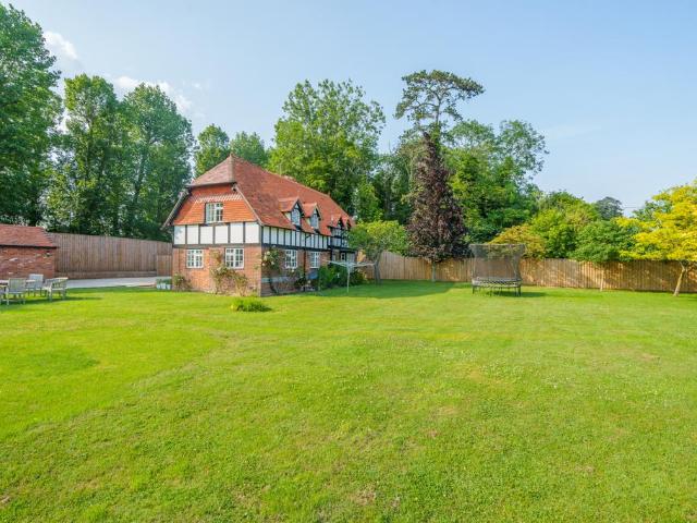 Station Road, Wantage OX12 4 bed detached house to rent £3,500 pcm £808 pw