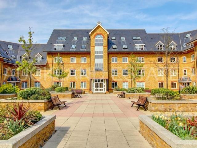 Station Road, Ware SG12, 2 bed flat to rent, £1,500 pcm | PrimeLocation