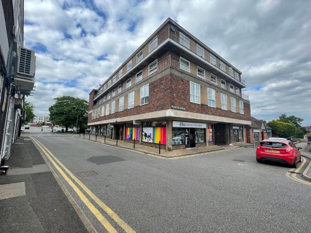 Station Road, Warwickshire CV8 2 bed apartment to rent £1,050 pcm £242 pw