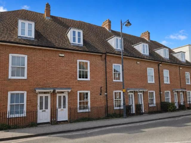 Station Road West, Canterbury CT2, 2 bed terraced house to rent, £3,200 pcm | PrimeLocation