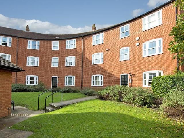 Station Road West, Canterbury CT2, 2 bed flat to rent, £1,250 pcm | PrimeLocation