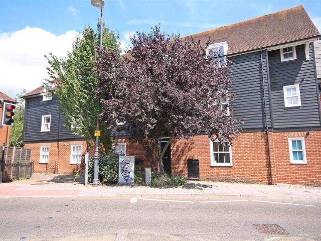 Station Road West, Canterbury CT2, 3 bed flat to rent, £1,350 pcm | PrimeLocation