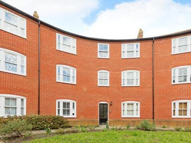 Station Road West, Canterbury, 2 Bedroom Flat