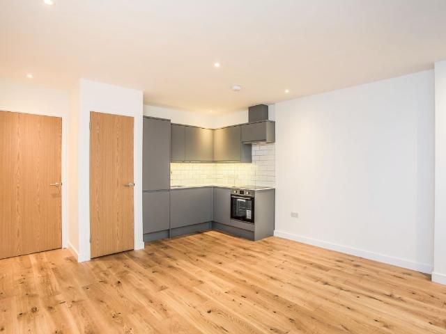 Station Road, West Drayton UB7, 1 bed flat to rent, £1,250 pcm | PrimeLocation