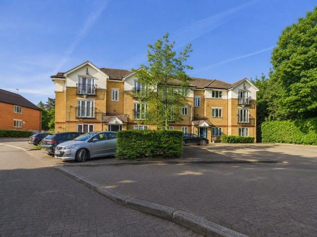 Station Road, West Drayton UB7, 2 bed flat to rent, £1,600 pcm | PrimeLocation