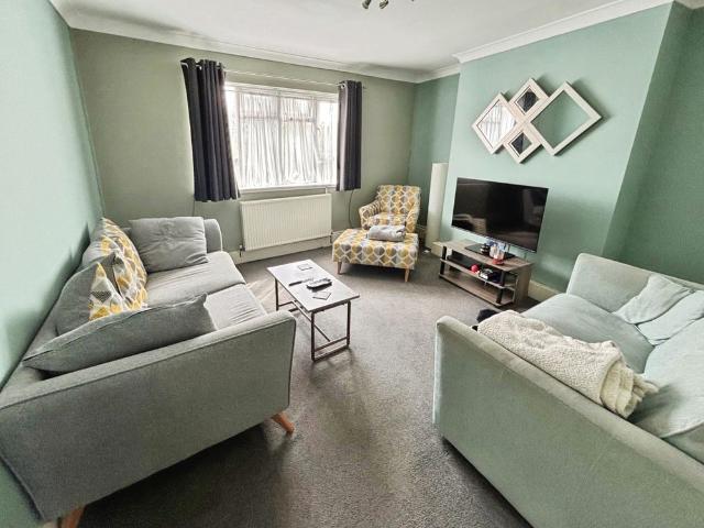 Station Road, West Horndon, CM13