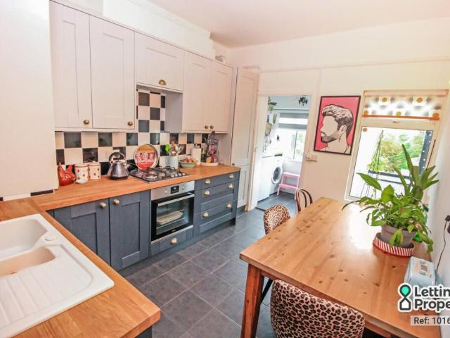 Station Road, Westcliff On Sea, Essex SS0, 3 bed flat to rent, £1,800 pcm | PrimeLocation