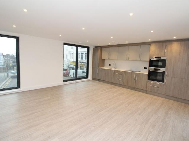 Station Road, Westcliff On Sea SS0, 3 bed terraced house to rent, £2,100 pcm | PrimeLocation