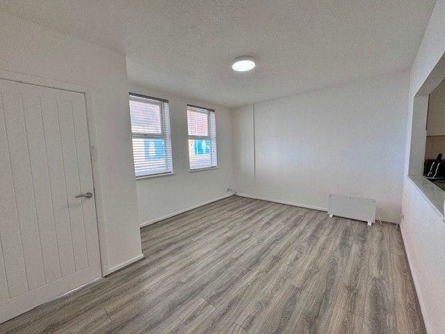Station Road, Westcliff On Sea SS0, 1 bed flat to rent, £1,000 pcm | PrimeLocation