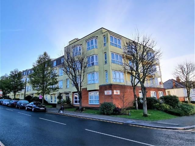 Station Road, Westcliff On Sea SS0, 1 bed flat to rent, £850 pcm | PrimeLocation