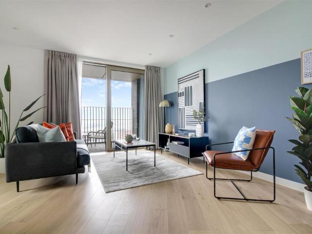 Station Road, Tottenham Hale, N17 2 bed apartment to rent £2,750 pcm £635 pw