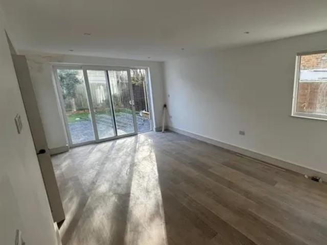 Station Road, The Hyde, London, NW4 4FA, United Kingdom | 3 bed apartment for rent #140398274 | Rentberry