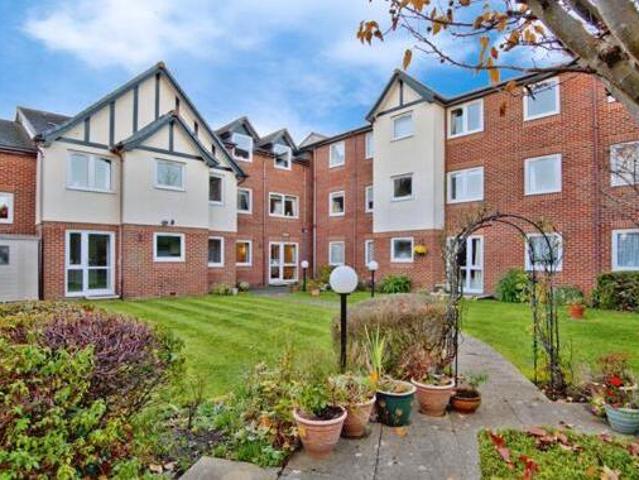 Station Road, Thorpe Bay, 2 Bedroom Flat