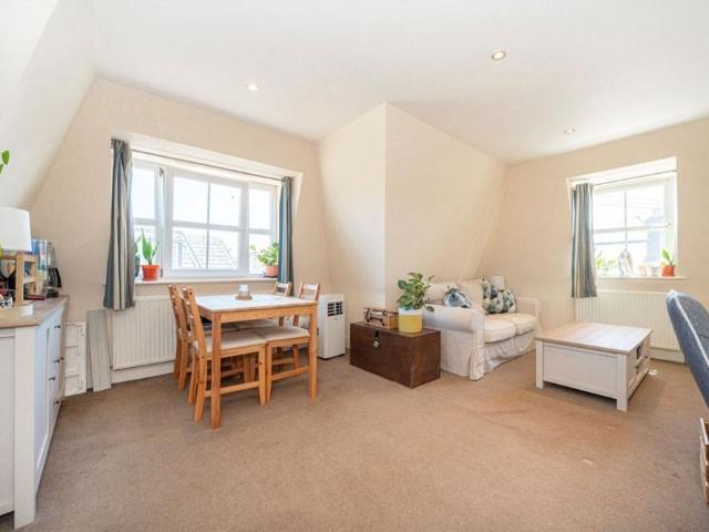 Station Road, TW12, London