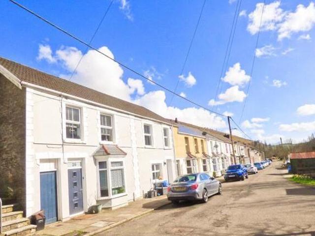 Station Row, Pontyrhyl, 3 Bedroom End
