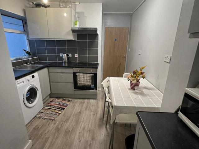Station Street, London E15, Room to rent, £950 pcm | PrimeLocation