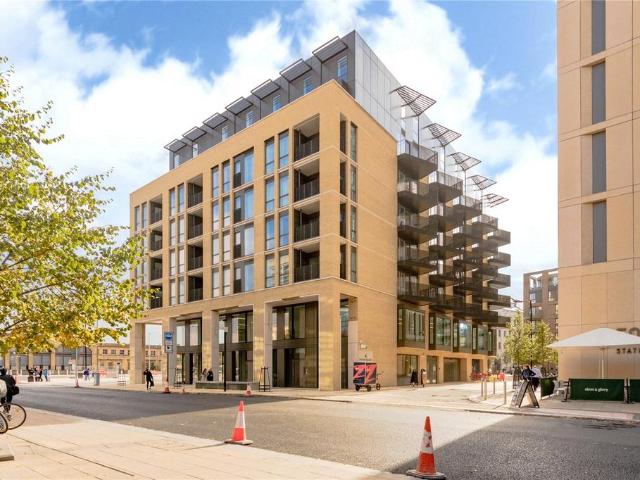 Station Square, Cambridge. 2 bed apartment to rent £2,700 pcm £623 pw