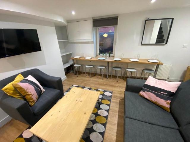 Station Terrace Room 6, Bramley, Leeds